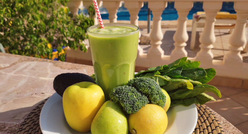 5 Reasons to Drink Spinach Juice - Georges Menu